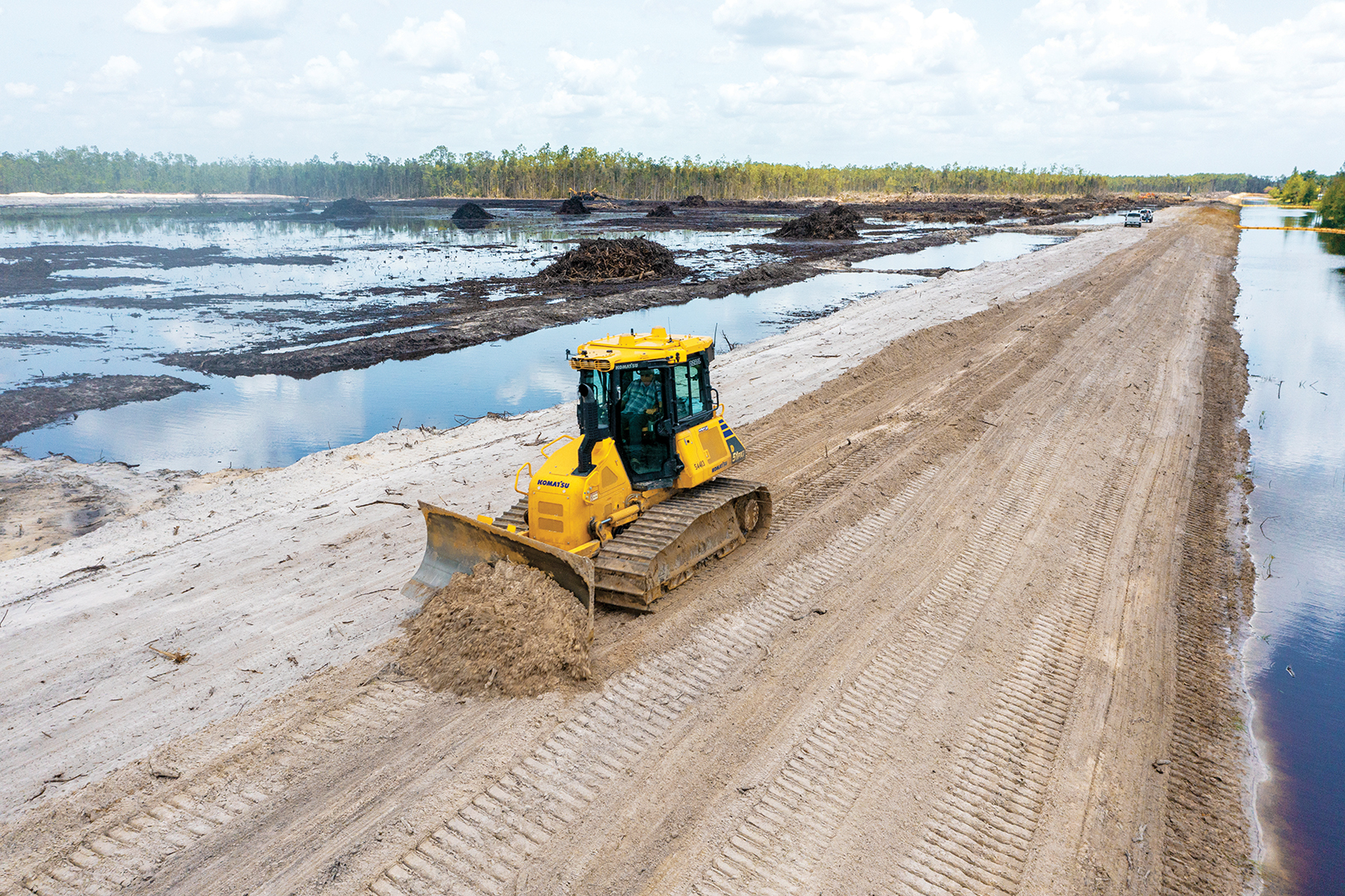 See how Komatsu’s Smart Construction Remote is utilized by Tomahawk Construction